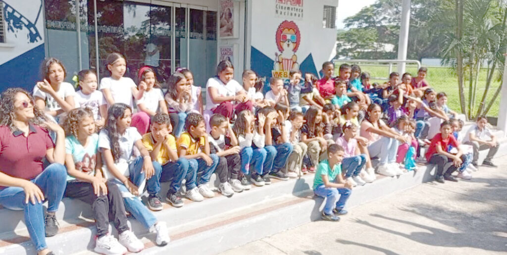 Niños y jóvenes de Yaracuy disfrutan del séptimo arte con el programa «Cine en Movimiento ...
